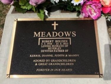 Benalla Cemetery Trust - Memorial to ROBERT HOLDEN MEADOWS, Fri 4th Jul ...